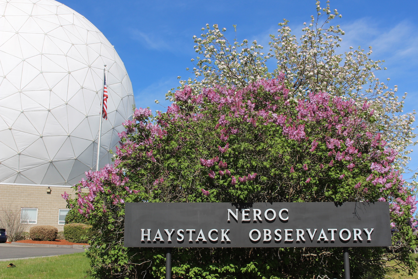 Haystack 37m Radio Antenna & Radome - MIT Haystack Observatory